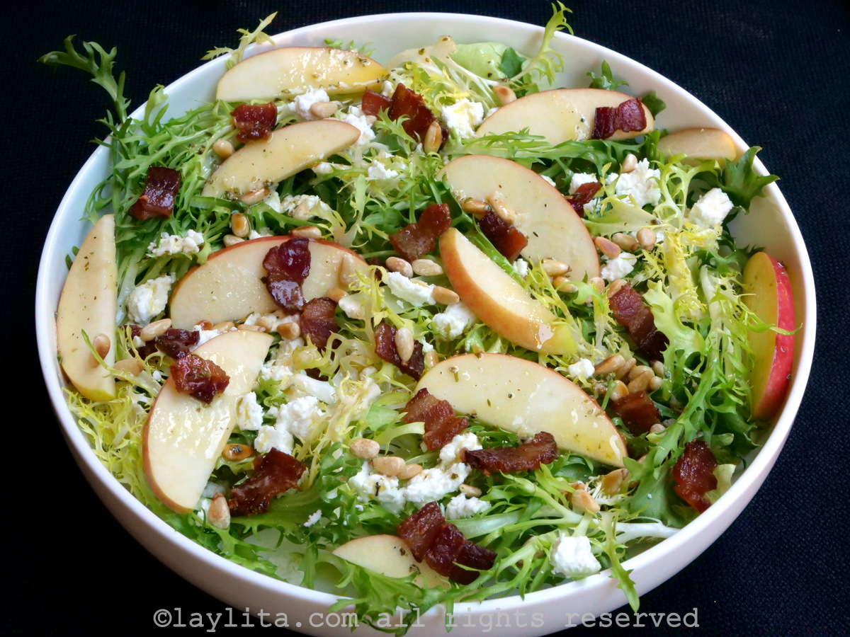 Ensalada de lechuga con manzana, tocino y queso de cabra | Laylita.com ...