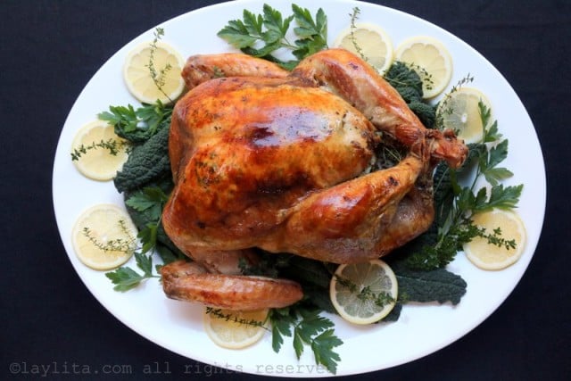 Dinde entière rôtie au four, thym et citron – Recettes de Laylita