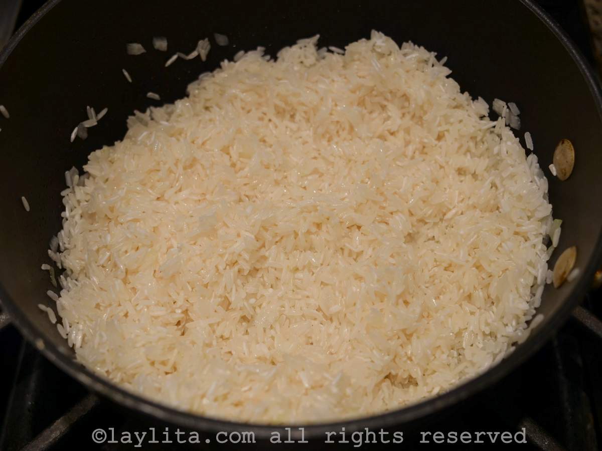 Basic recipe for Ecuadorian or Latin style cooked white rice