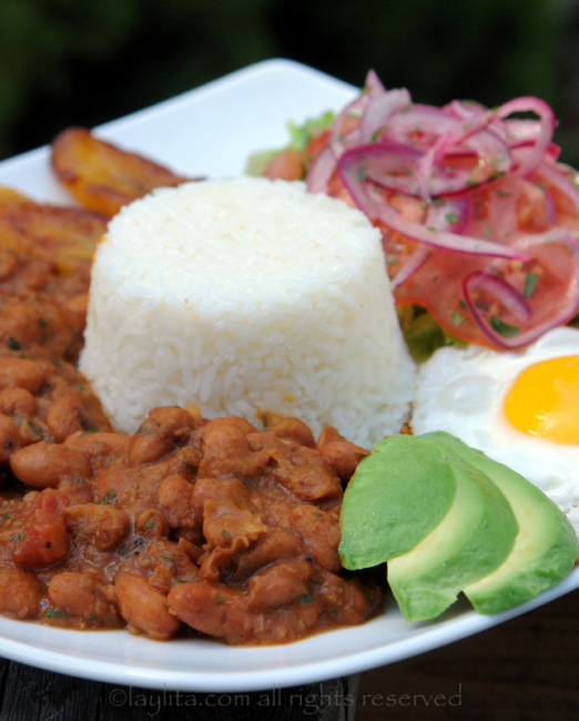 Ecuadorian bean stew - Menestra de porotos - Laylita's Recipes