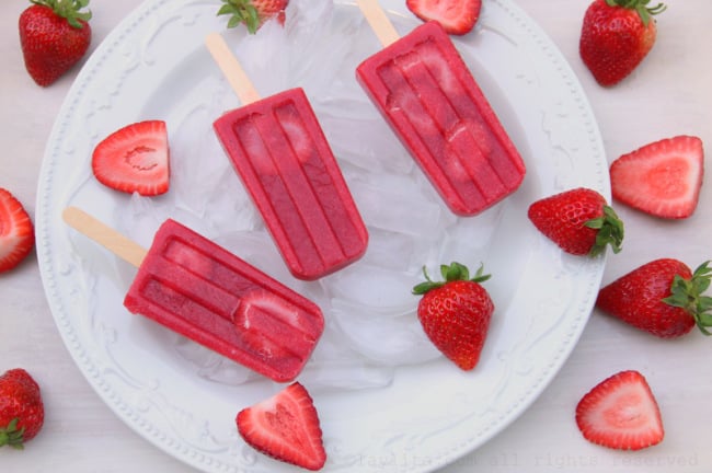 Homemade strawberry popsicles - Laylita's Recipes