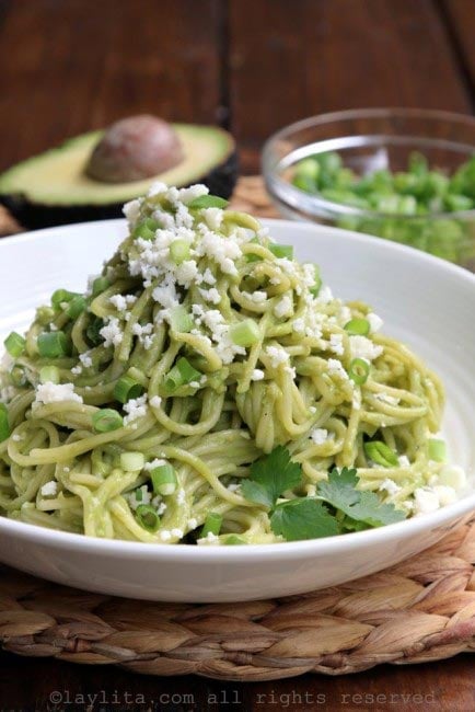 Spaghetti with spicy avocado sauce – Avocado pastas – Laylita’s Recipes