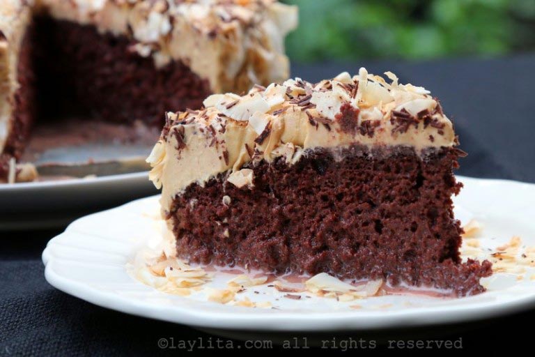 Torta Chajá: Uruguayan cake with layers of meringue, dulce de leche and ...