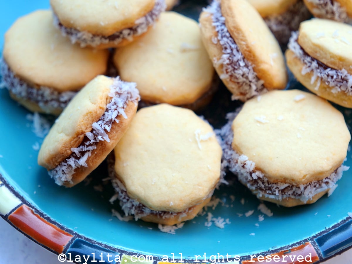 Alfajores - Dulce de leche sandwich cookies – Laylita's Recipes