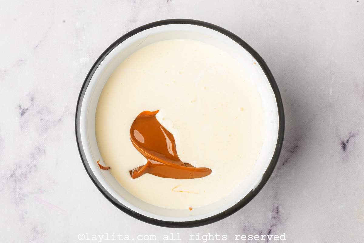 Salted Caramel Ice Cream (No Churn) – Laylita's Recipes