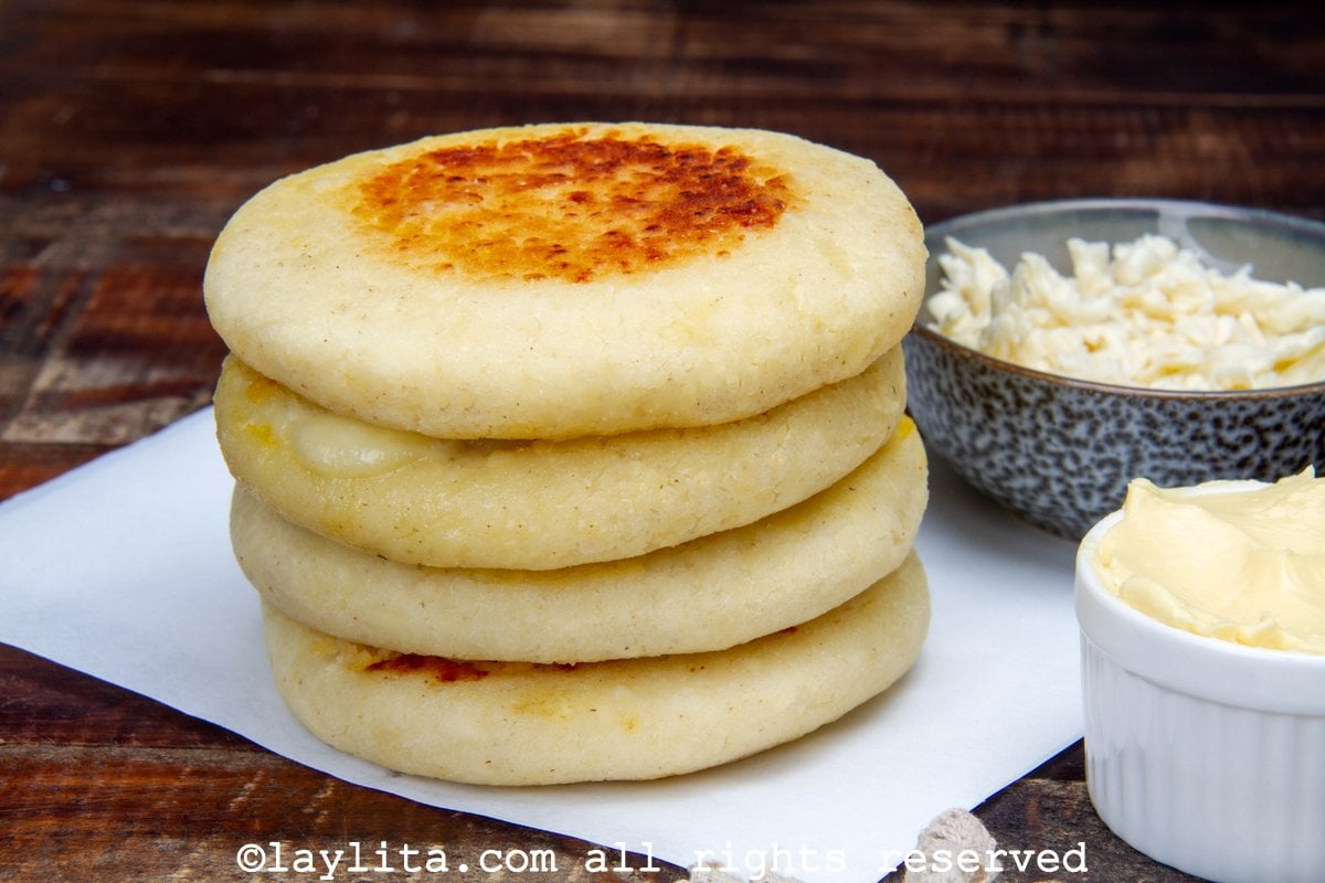 Colombian Cheese Arepas (Arepas de Queso) – Laylita's Recipes