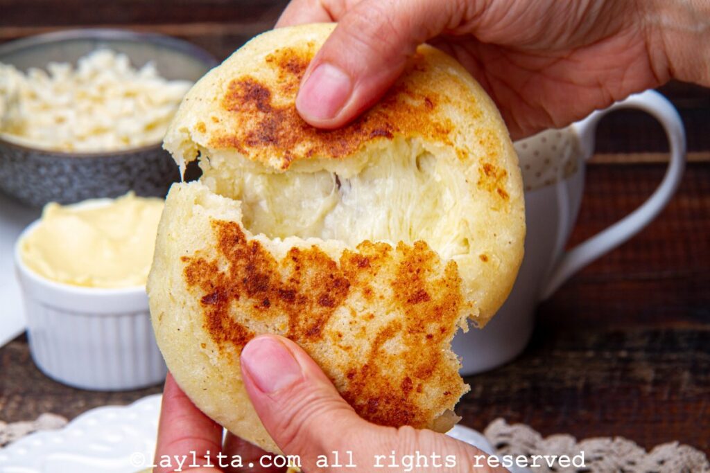 Colombian Cheese Arepas (Arepas de Queso) – Laylita's Recipes