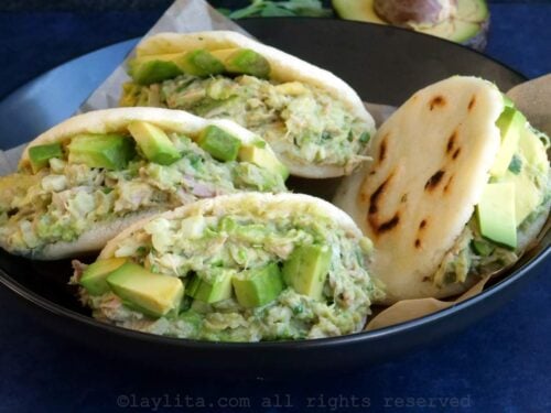Arepas with Tuna Avocado Salad (Arepas rellenas de atún y aguacate ...