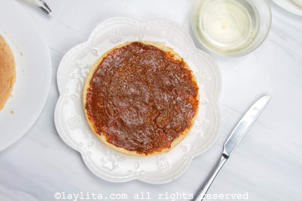 Torta Chajá: Uruguayan cake with layers of meringue, dulce de leche and ...