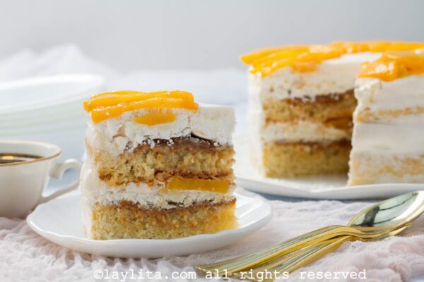 Torta Chajá: Uruguayan cake with layers of meringue, dulce de leche and ...