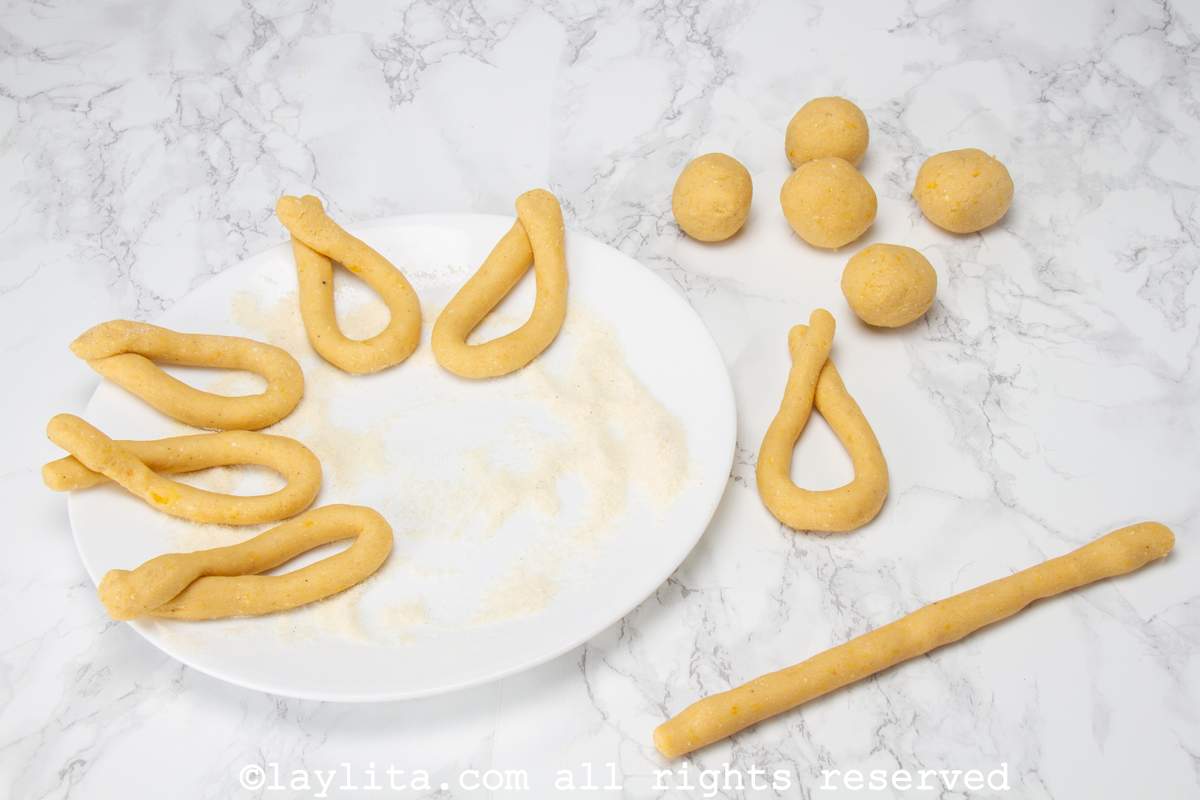 Venezuelan Mandocas (Ripe Plantain and Cornmeal Fritters) – Laylita's ...