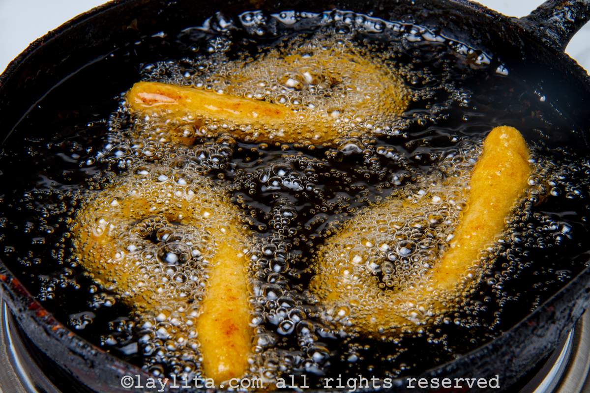 Venezuelan Mandocas (Ripe Plantain and Cornmeal Fritters) – Laylita's ...